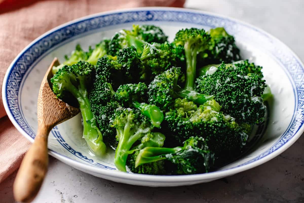 Broccoli With Garlic Sauce (takeout style, extra garlicky)